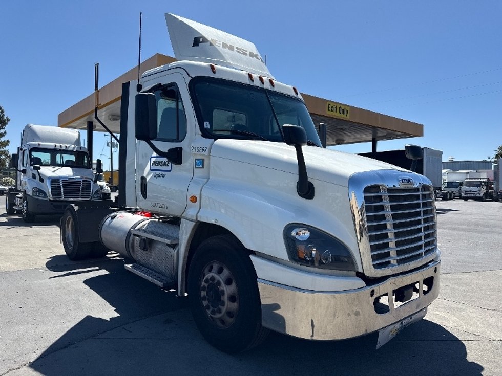 Used Day Cab Trucks for Sale - Penske Used Trucks
