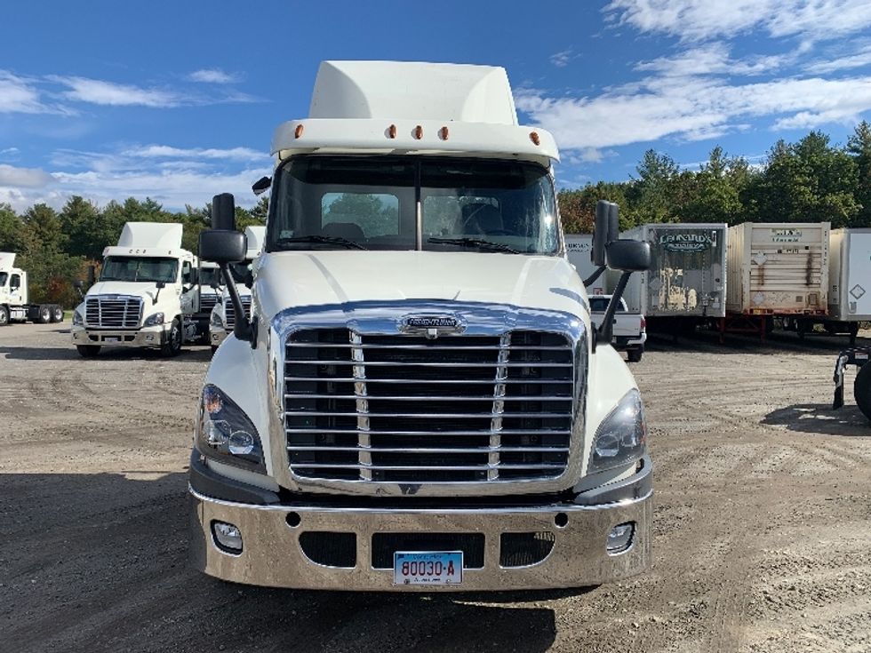 2019 Freightliner Cascadia 12564ST Day Cab Tractor