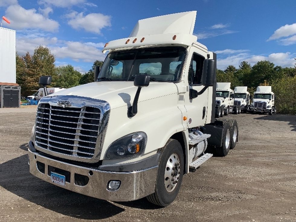 2019 Freightliner Cascadia 12564ST Day Cab Tractor