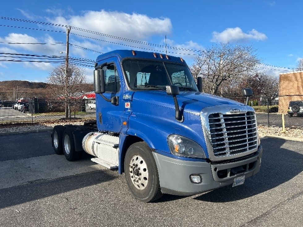 2019 Freightliner Cascadia 12564ST Day Cab Tractor