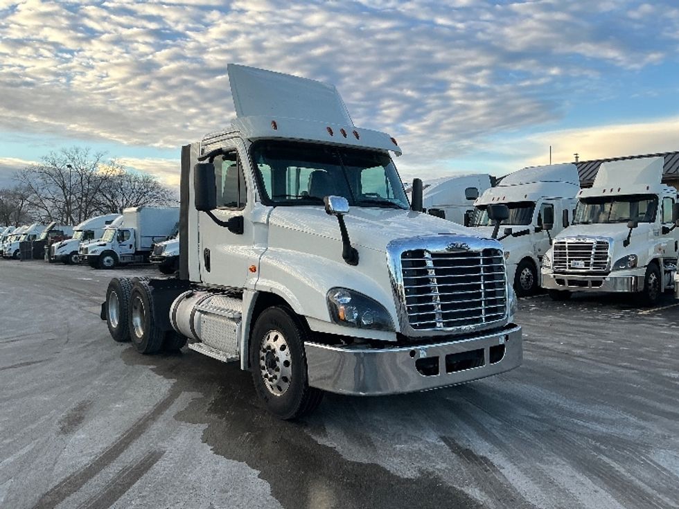 2019 Freightliner Cascadia 12564ST Day Cab Tractor