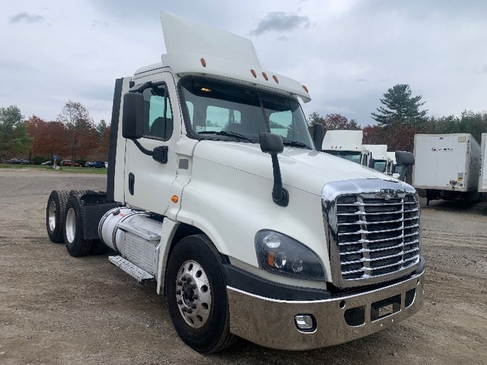 2019 Freightliner Cascadia 12564ST Day Cab Tractor