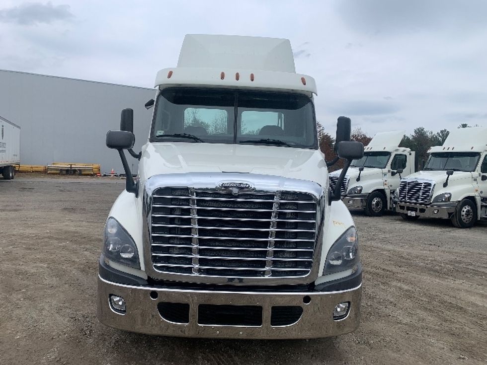 2019 Freightliner Cascadia 12564ST Day Cab Tractor