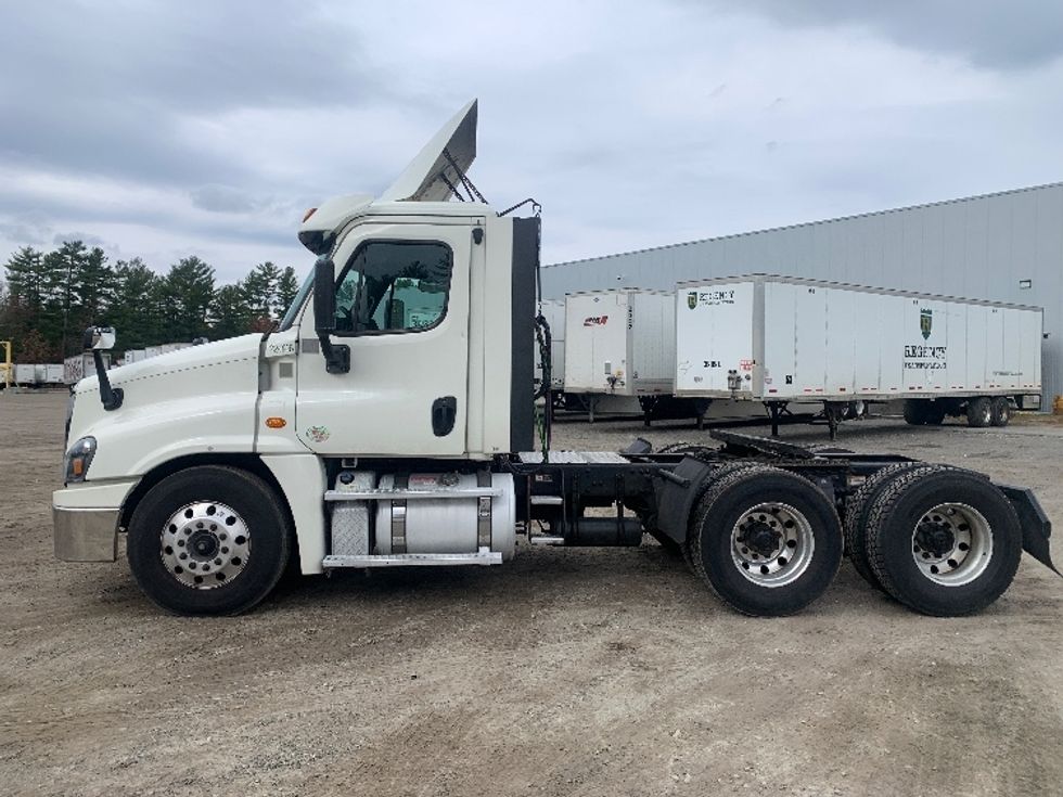 2019 Freightliner Cascadia 12564ST Day Cab Tractor