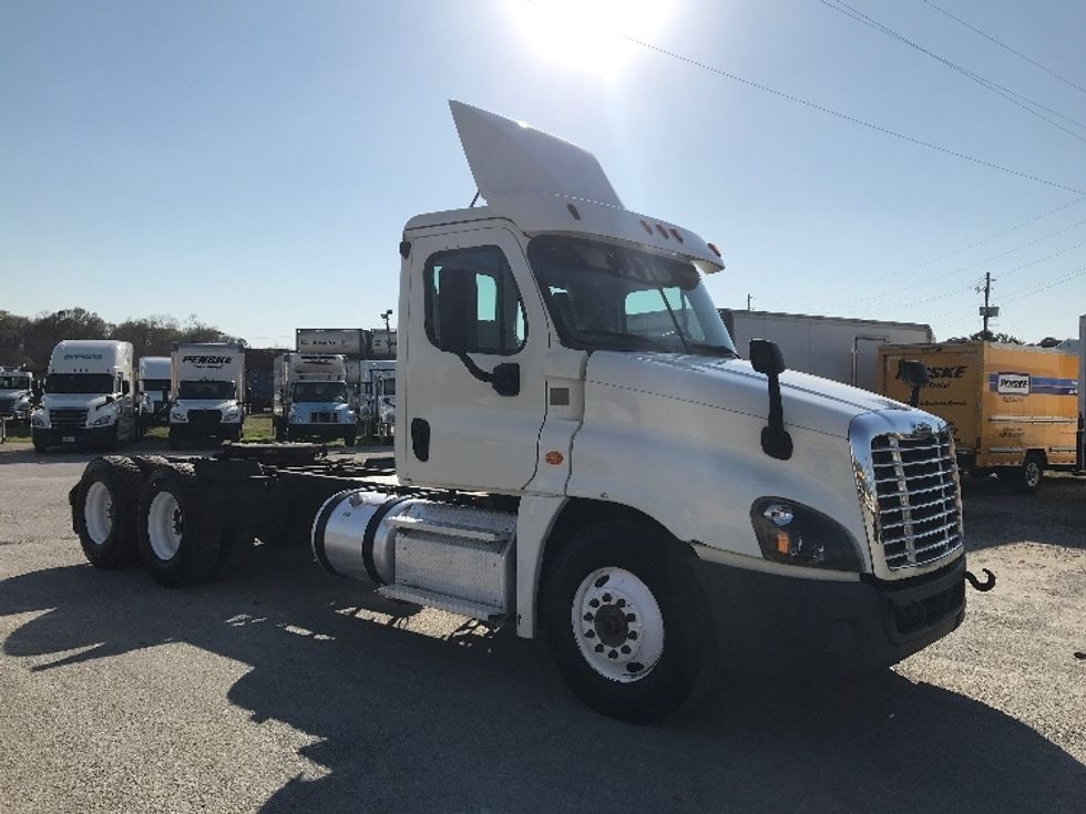 2019 Freightliner Cascadia 12564ST Day Cab Tractor