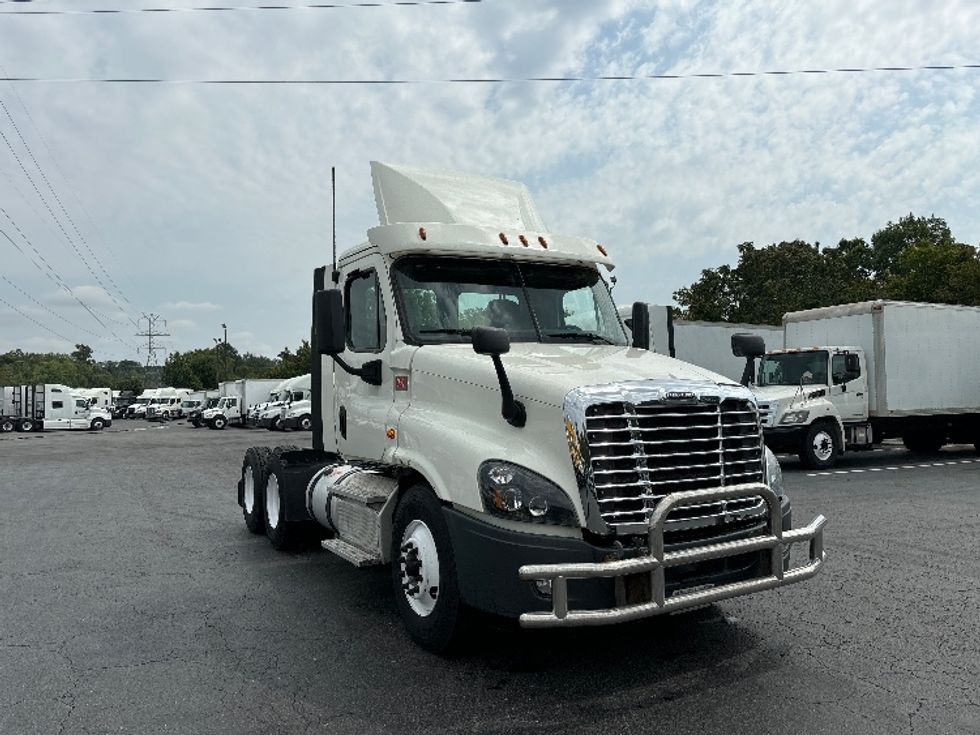 2019 Freightliner Cascadia 12564ST Day Cab Tractor