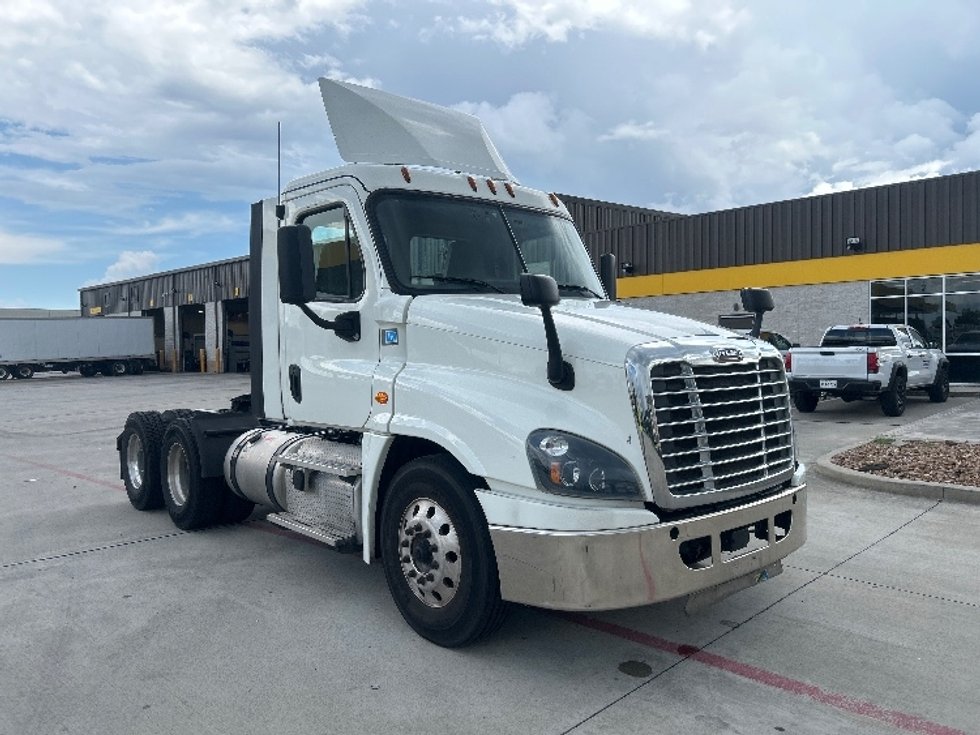 Used Day Cab Trucks for Sale - Penske Used Trucks