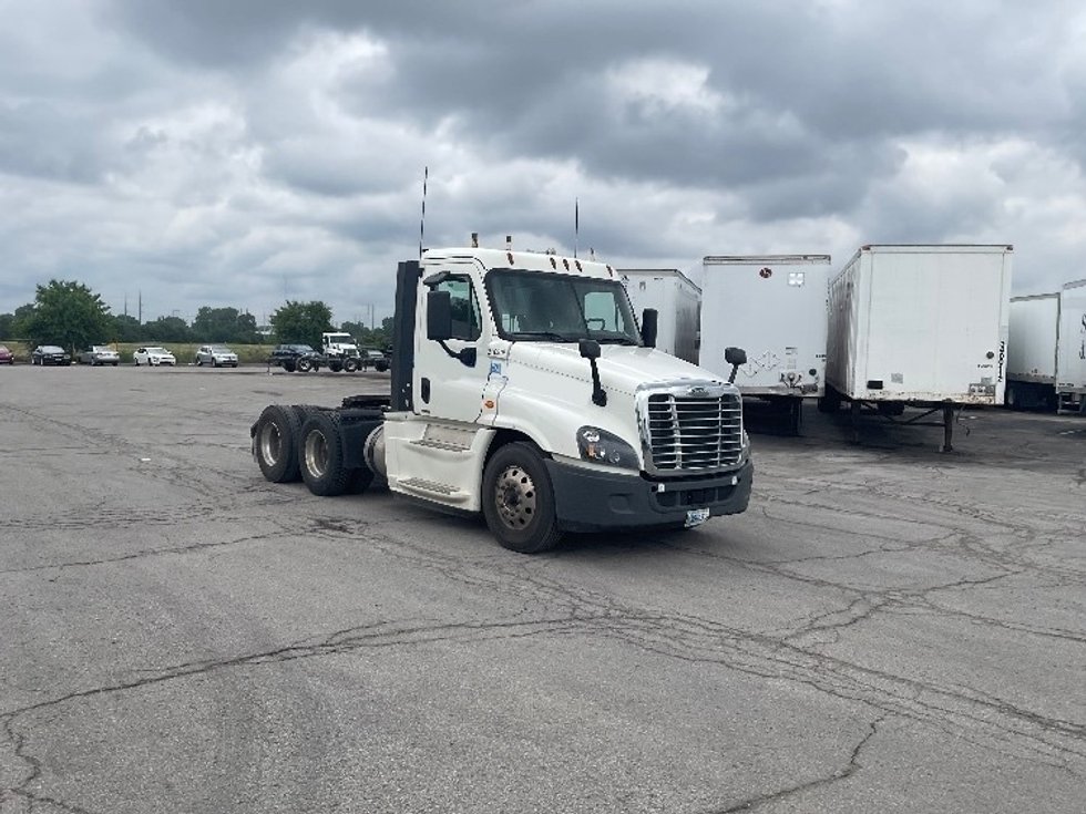 Used Day Cab Trucks for Sale - Penske Used Trucks