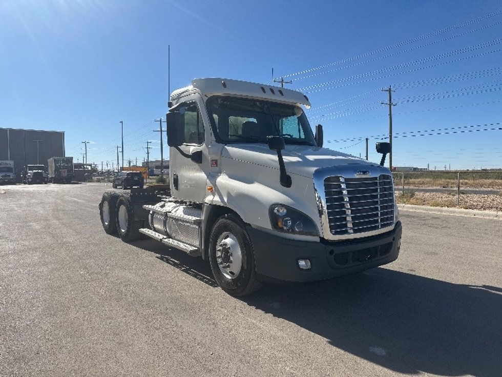 Used Day Cab Trucks for Sale - Penske Used Trucks