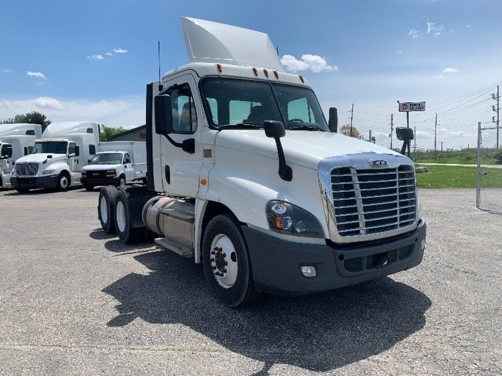 Used Day Cab Trucks for Sale - Penske Used Trucks