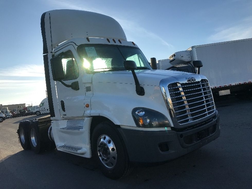 2019 Freightliner Cascadia 12564ST Day Cab Tractor