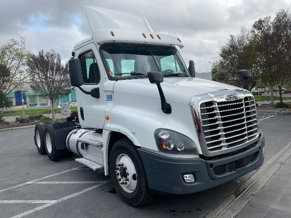 Used Day Cab Trucks for Sale - Penske Used Trucks