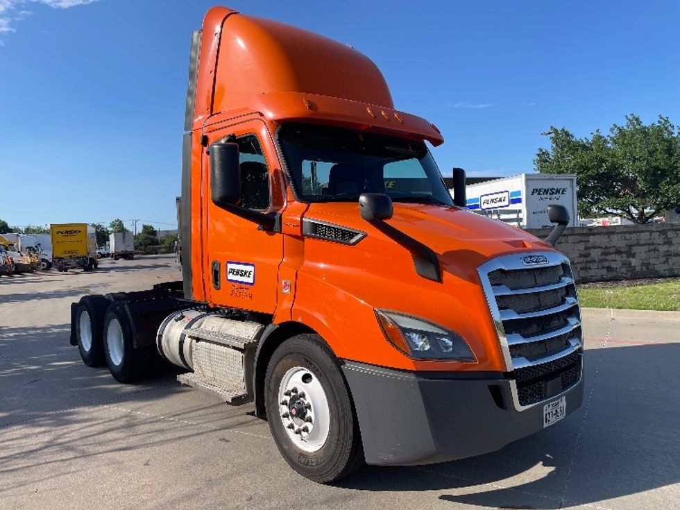 2019 Freightliner T11664ST Day Cab Tractor