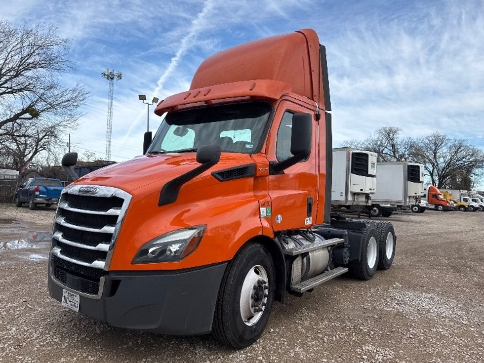 Used Day Cab Trucks for Sale - Penske Used Trucks