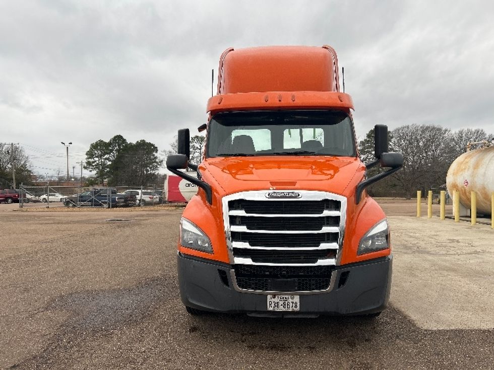 2019 Freightliner T11664ST Day Cab Tractor