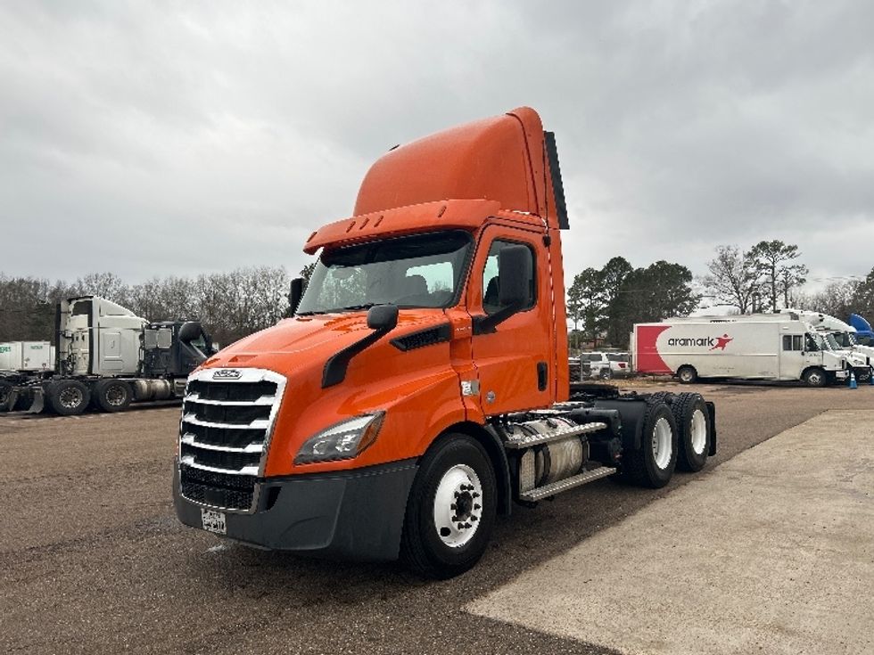 2019 Freightliner T11664ST Day Cab Tractor