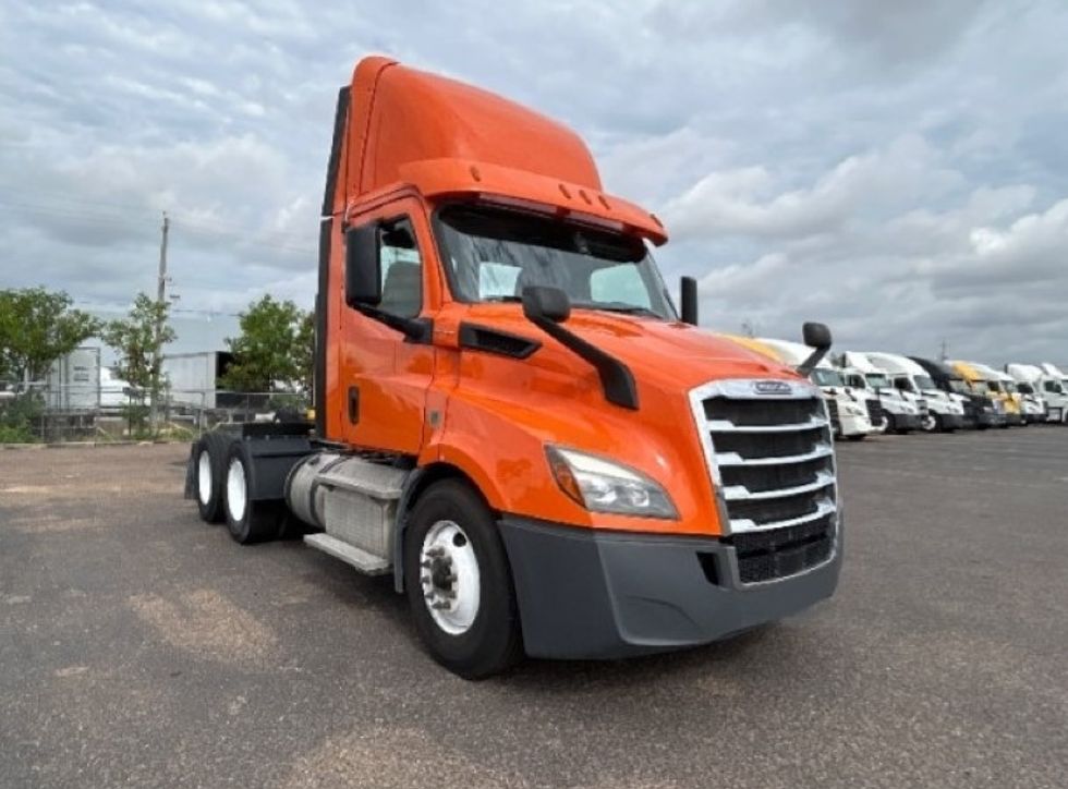 2019 Freightliner T11664ST Day Cab Tractor