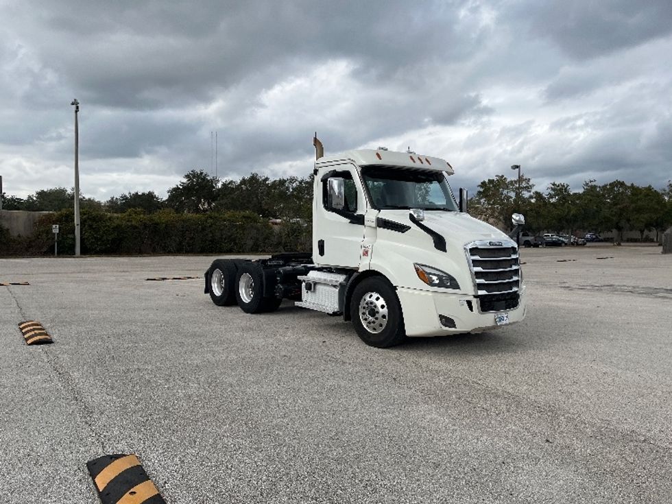 2019 Freightliner T11664ST Day Cab Tractor