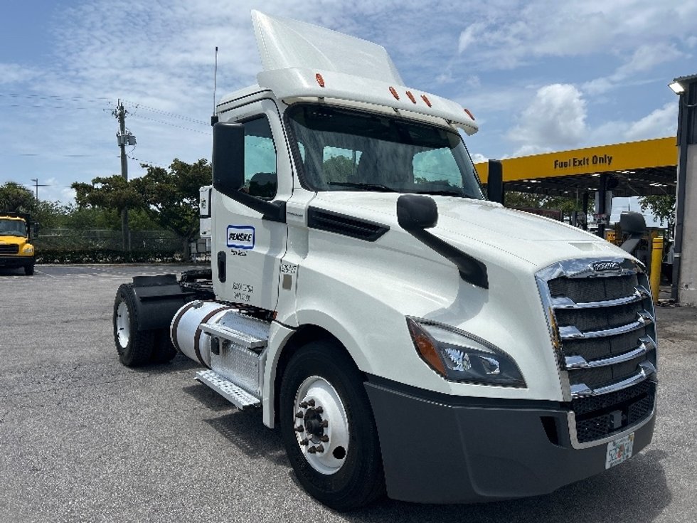 Used Day Cab Trucks for Sale - Penske Used Trucks