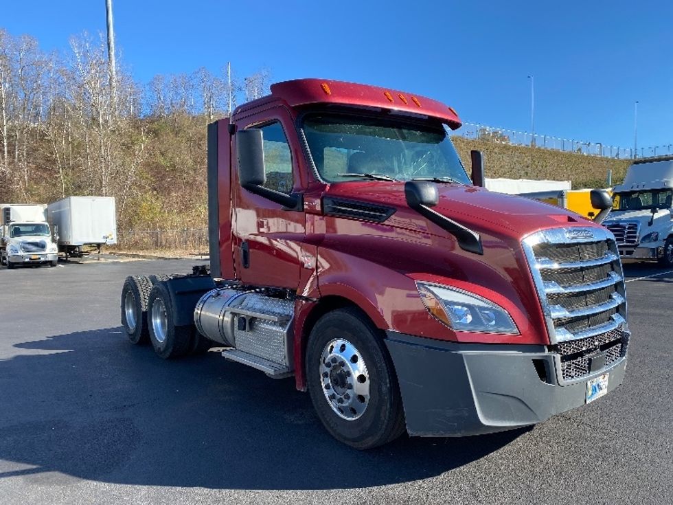 2019 Freightliner T12664ST Day Cab Tractor