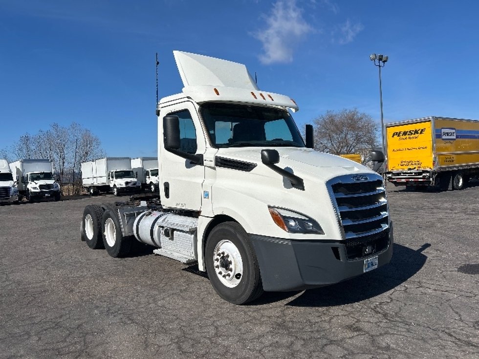 Used Day Cab Trucks for Sale - Penske Used Trucks