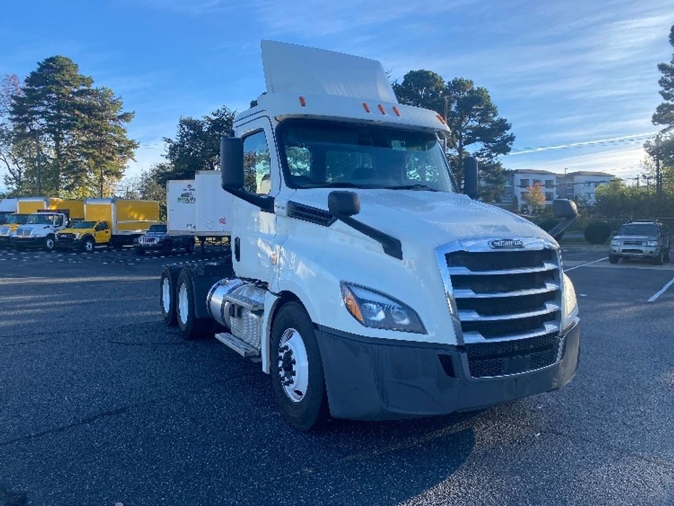 2019 Freightliner T12664ST Day Cab Tractor