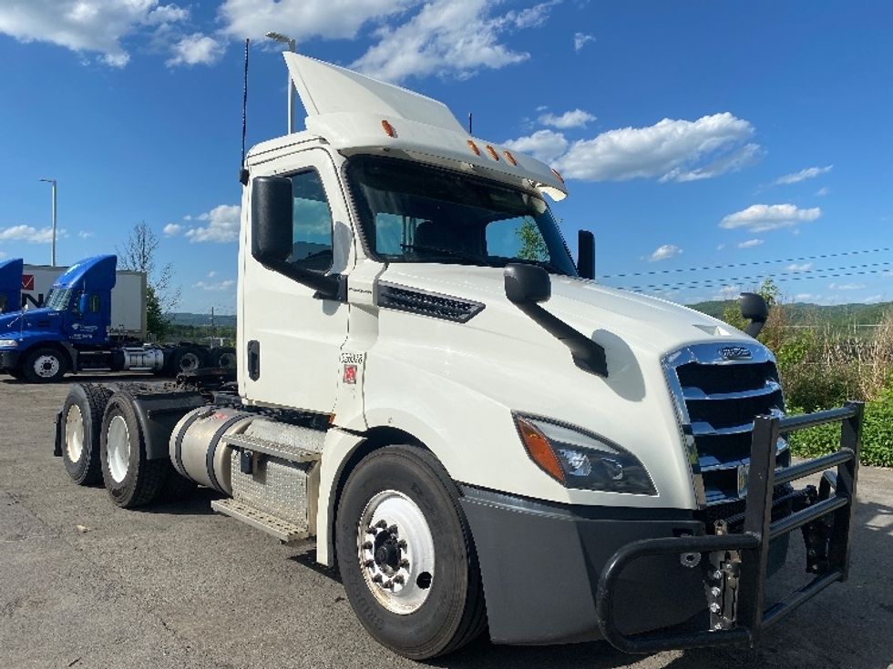 2019 Freightliner T12664ST Day Cab Tractor