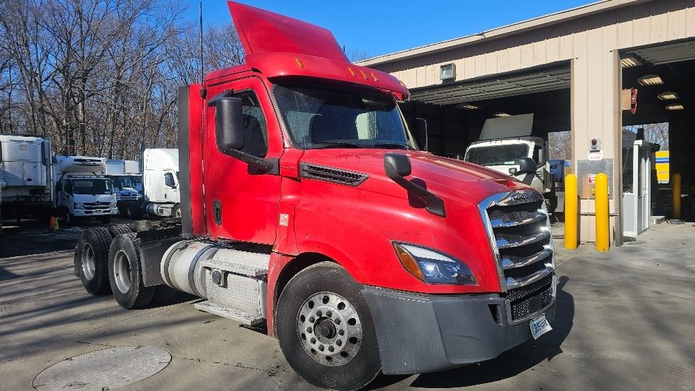 2019 Freightliner T12664ST Day Cab Tractor