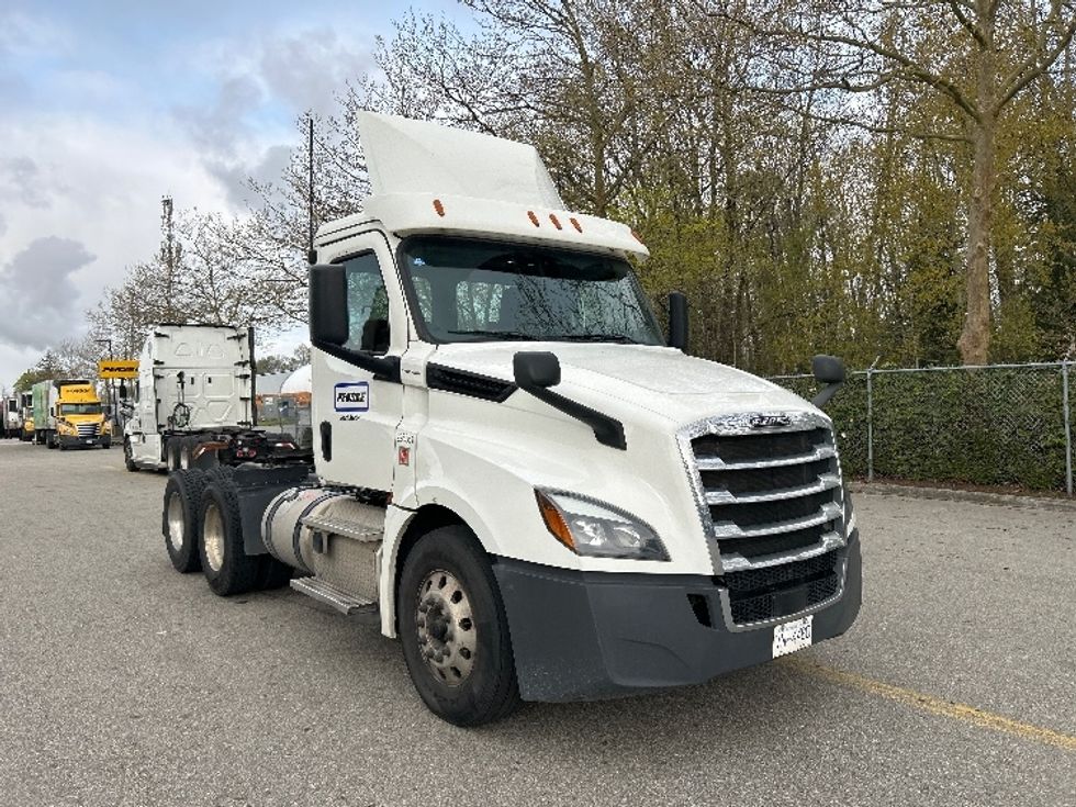 2019 Freightliner T12664ST Day Cab Tractor