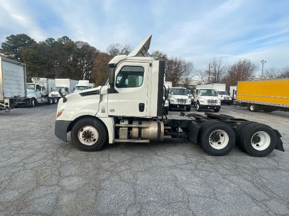 2019 Freightliner T12664ST Day Cab Tractor