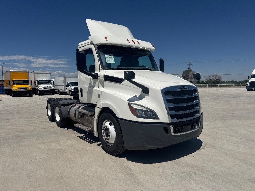 Used Day Cab Trucks for Sale - Penske Used Trucks