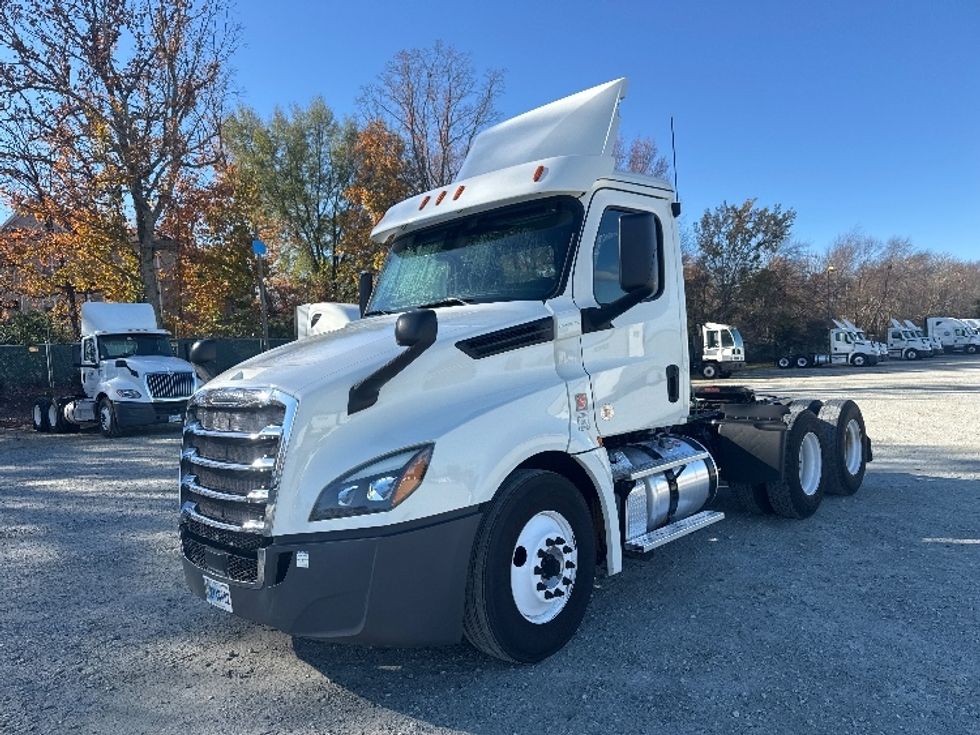 2019 Freightliner T12664ST Day Cab Tractor