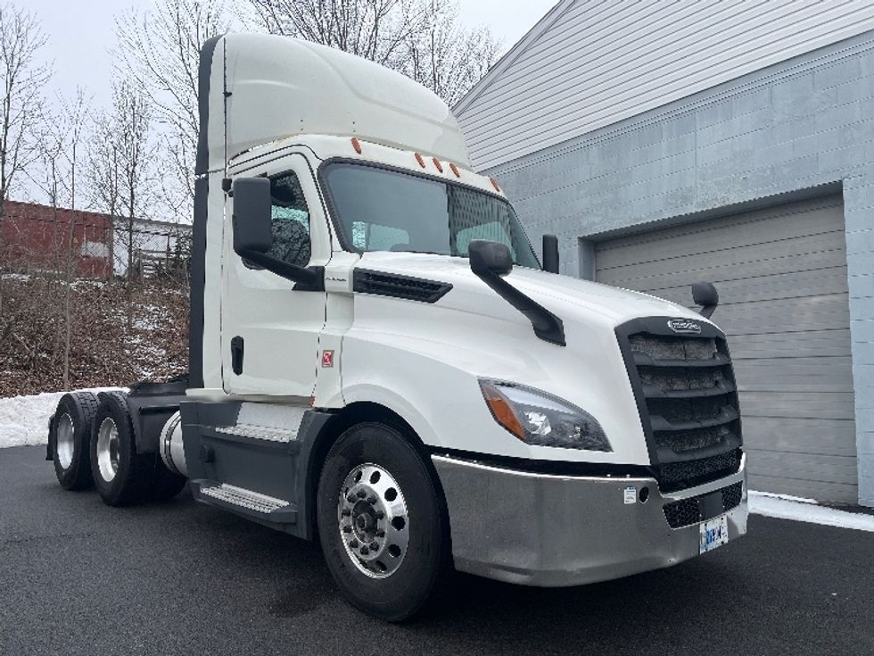 2019 Freightliner T12664ST Day Cab Tractor