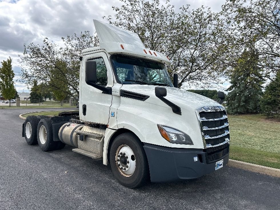 2019 Freightliner T12664ST Day Cab Tractor