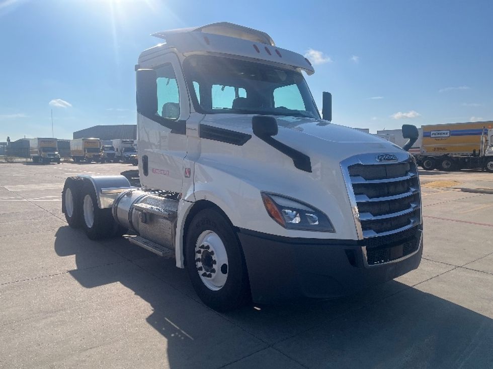 2019 Freightliner T12664ST Day Cab Tractor