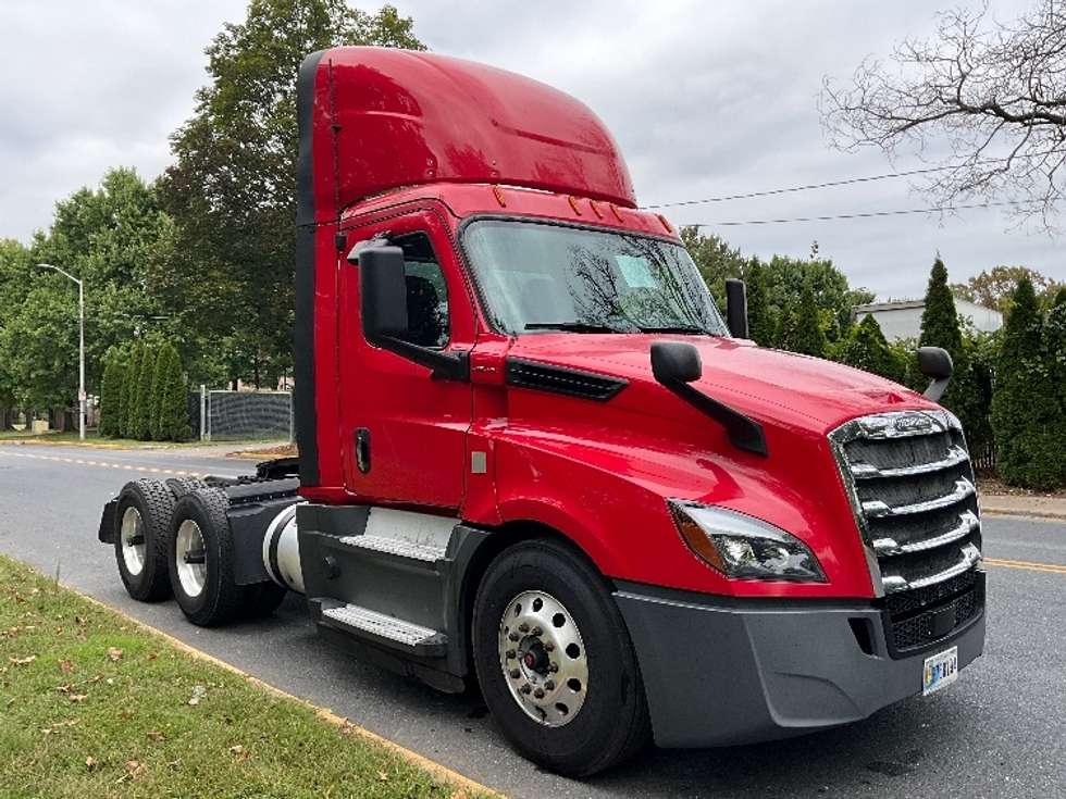 Used Day Cab Trucks for Sale - Penske Used Trucks