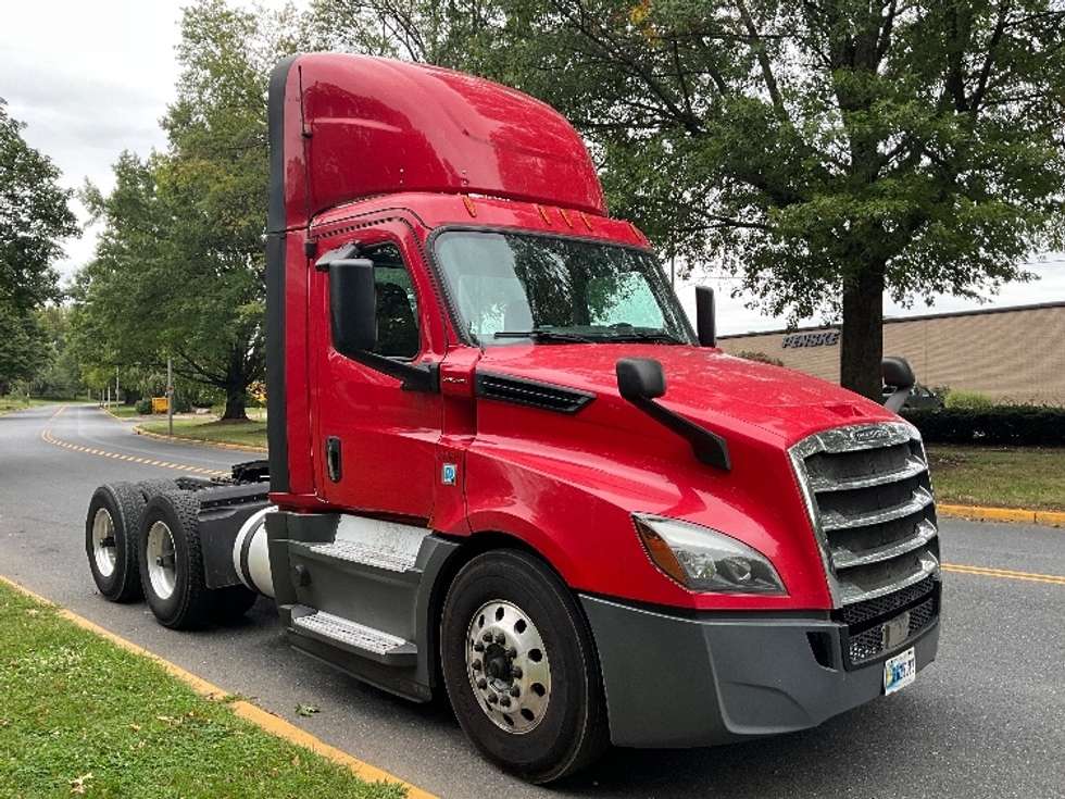 Used Day Cab Trucks for Sale - Penske Used Trucks