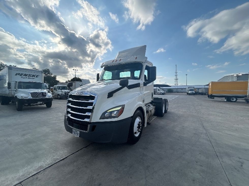 2019 Freightliner T12664ST Day Cab Tractor