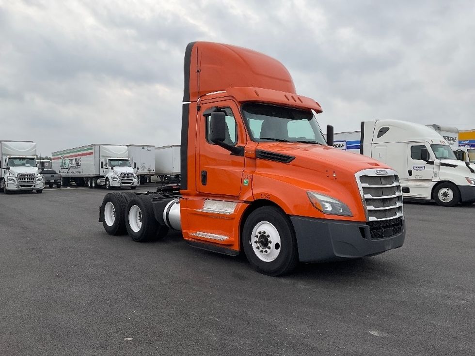 2019 Freightliner T12664ST Day Cab Tractor