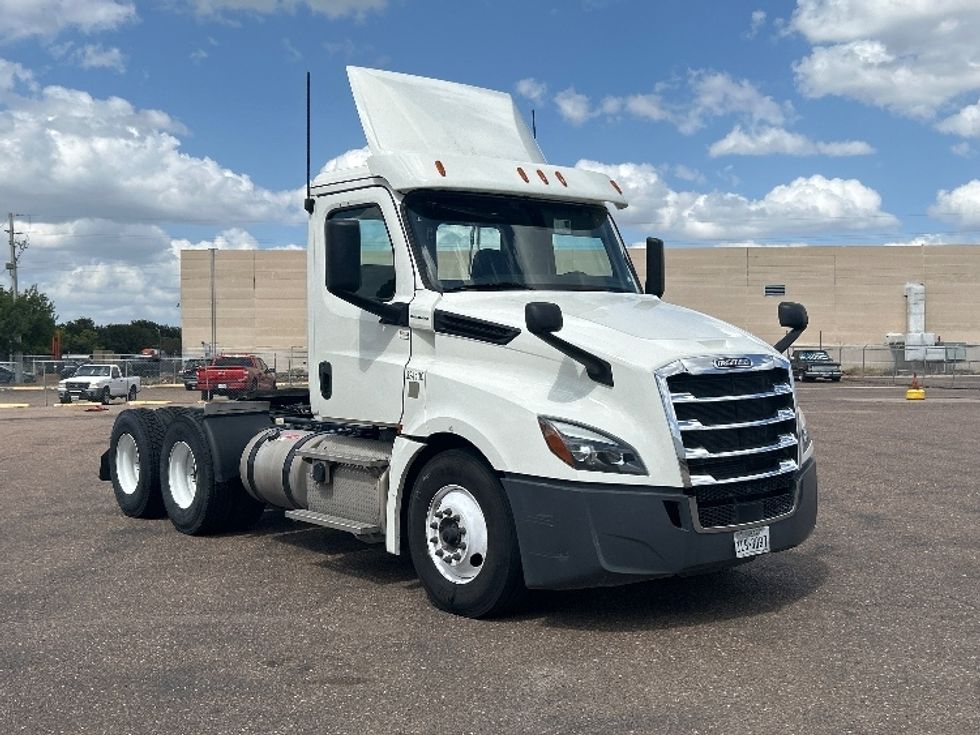 2019 Freightliner T12664ST Day Cab Tractor