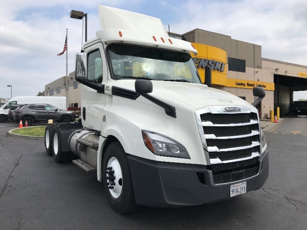 Used Day Cab Trucks for Sale - Penske Used Trucks