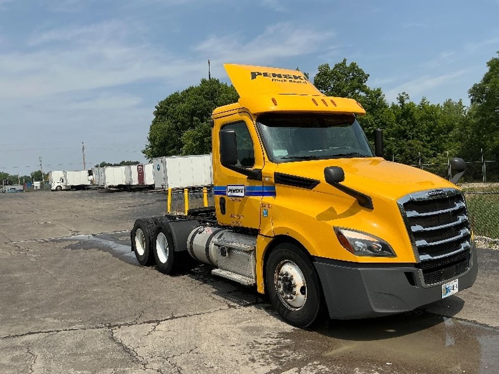 2019 Freightliner T12664ST Day Cab Tractor