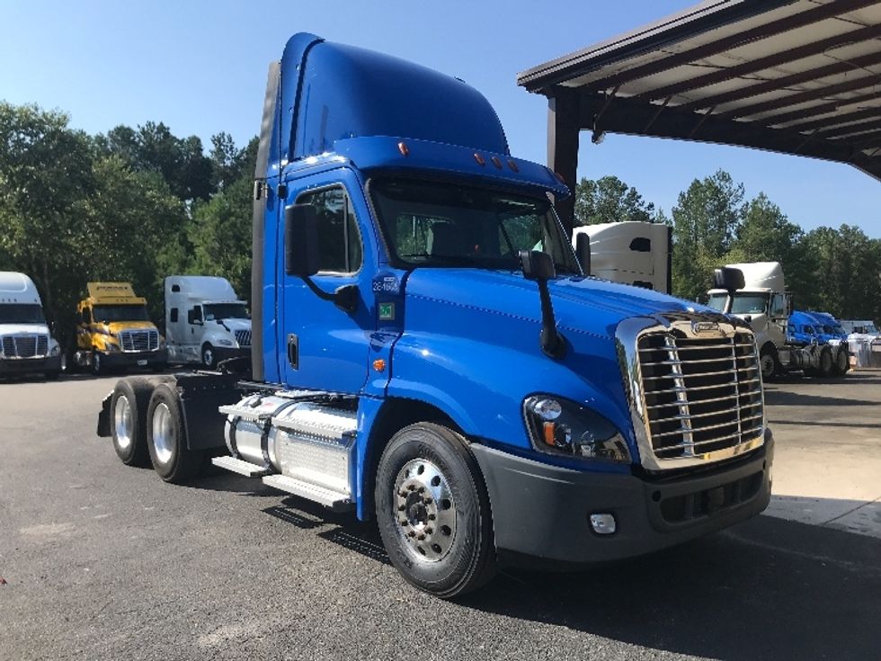 2020 Freightliner Cascadia 12564ST Day Cab Tractor