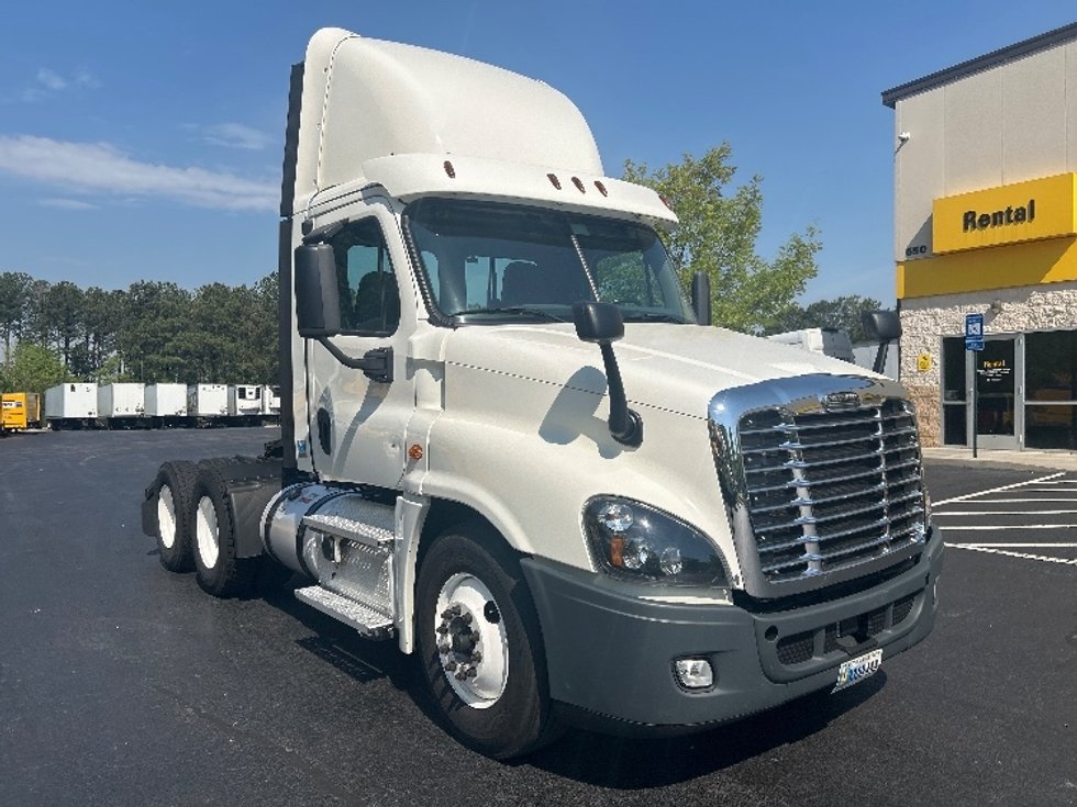 Used Day Cab Trucks for Sale - Penske Used Trucks