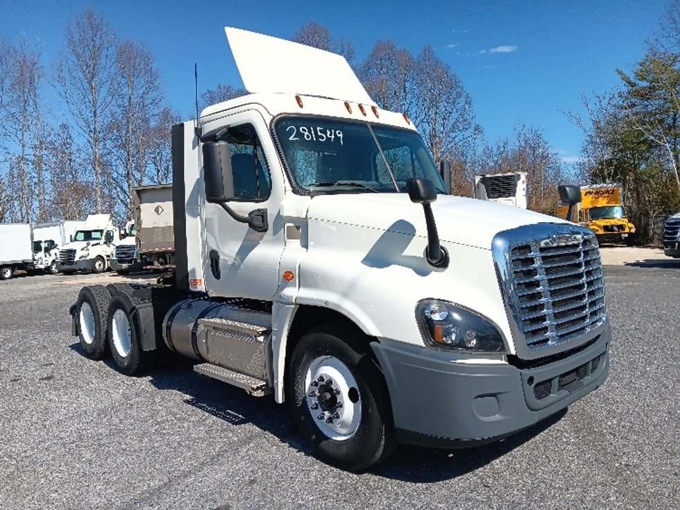 Used Day Cab Trucks for Sale - Penske Used Trucks