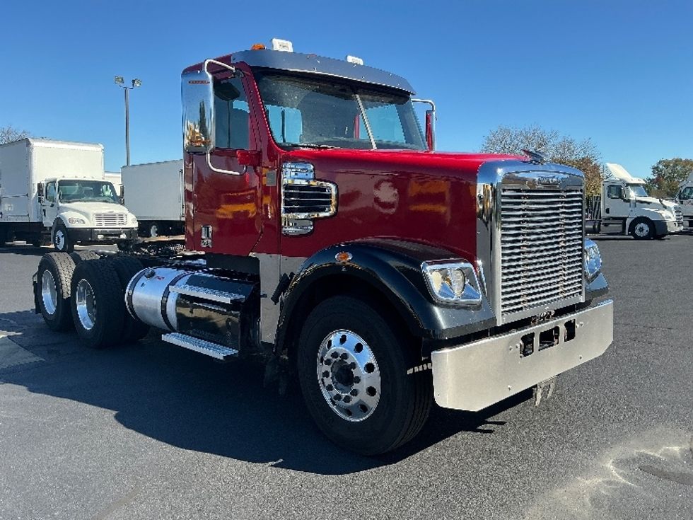 2020 Freightliner D12264SD Day Cab Tractor