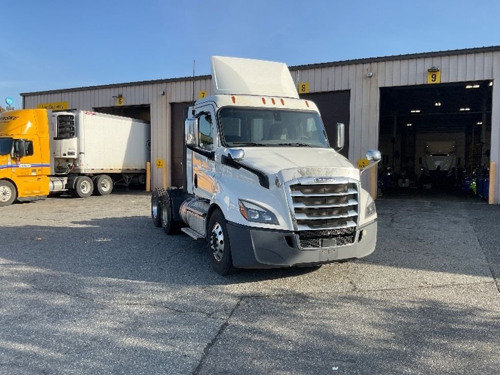2020 Freightliner T11664ST Day Cab Tractor