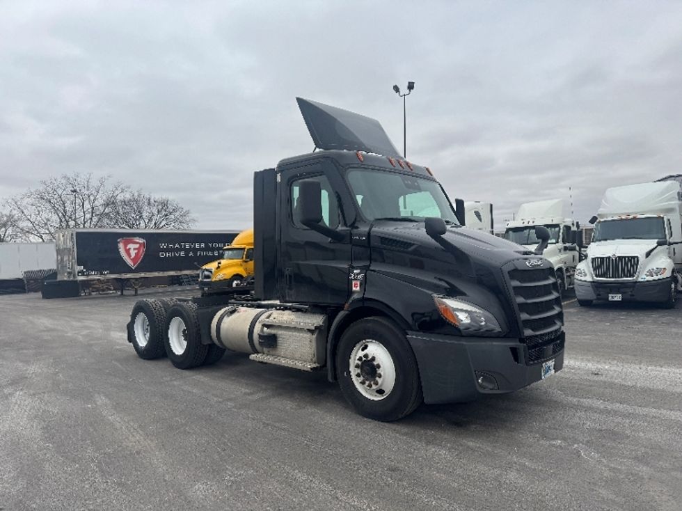 2020 Freightliner T11664ST Day Cab Tractor