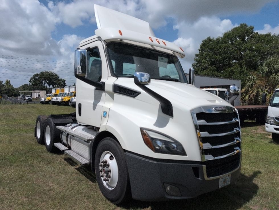 2020 Freightliner T11664ST Day Cab Tractor
