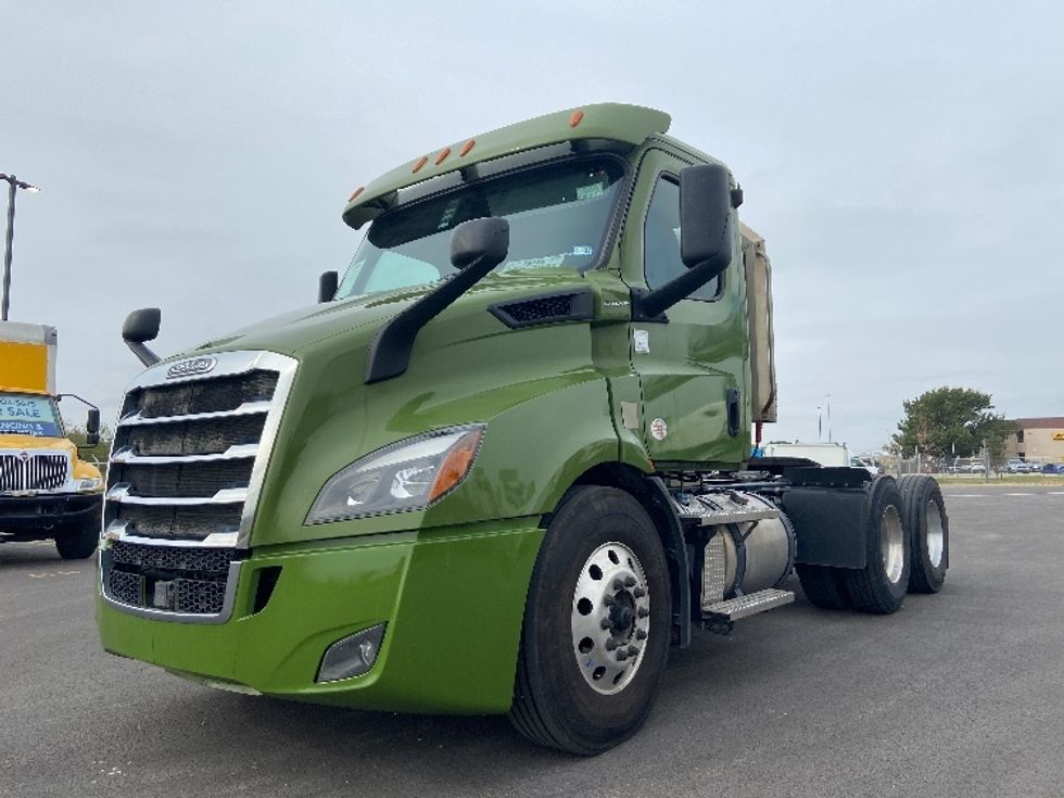 2020 Freightliner T11664ST Day Cab Tractor